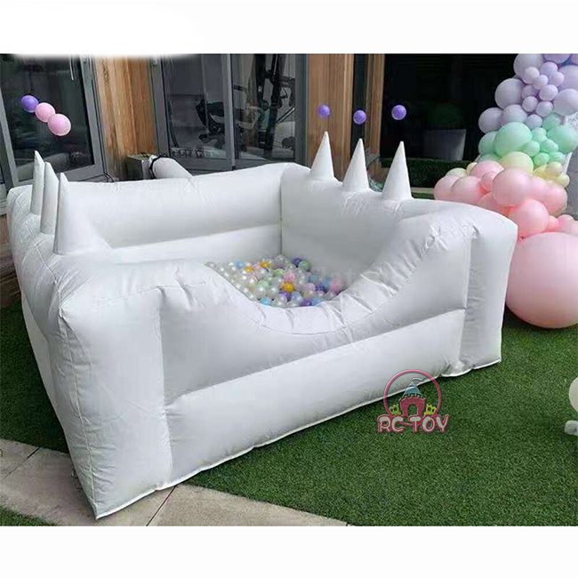 White Inflatable Ball Pool With Air Jugglers - Ruichen Inflatables